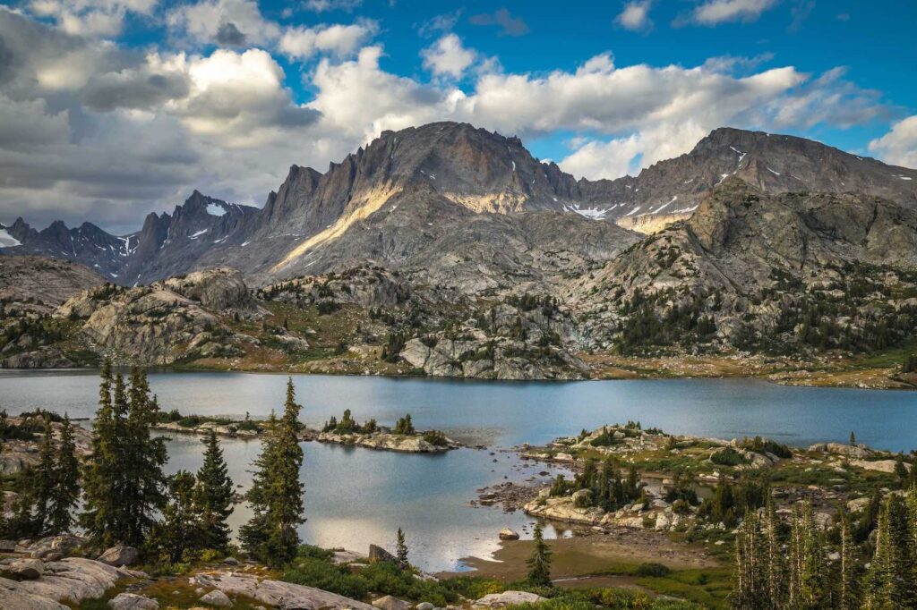 5 Best Wyoming Natural Wonders to Escape Tourists