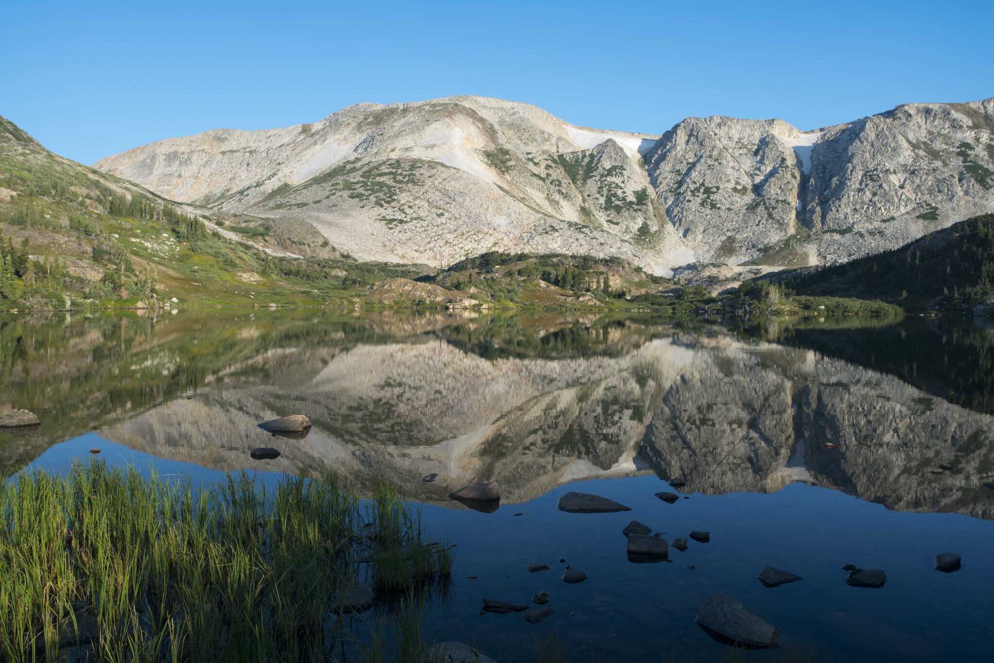 5 Best Wyoming Natural Wonders to Escape Tourists